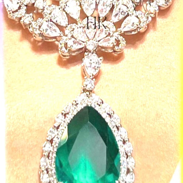 Elegant American Diamond Pendant Jewelry Set With Matching Earrings ...