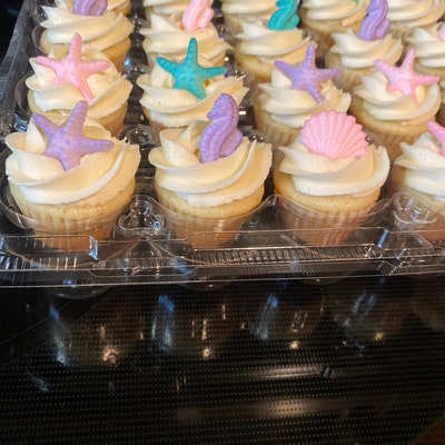 24 BUMBLE BEE EDIBLE Sugar Cupcake or Cake Toppers by Decopac - Etsy Canada