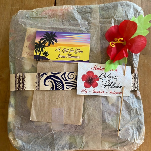 Hawaiian Pot Holder, Black & White Hibiscus on Green Background Hot Pad ...