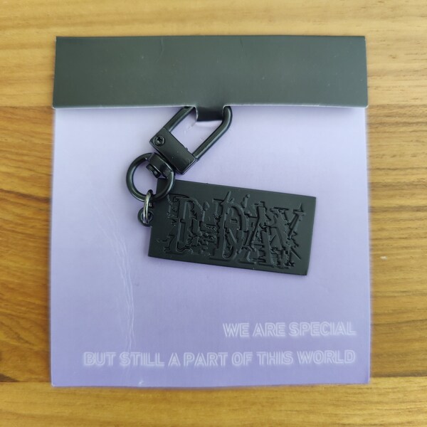 BTS Layover V Keychain - Yeontan | BTS Keychain - Bts Keychain Charm ...