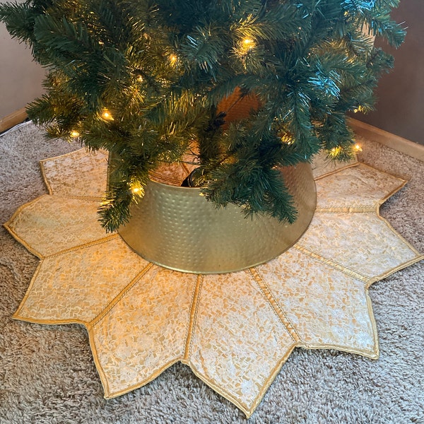 Elegant Christmas Tree Skirt in White and Silver and Loaded With Trims ...