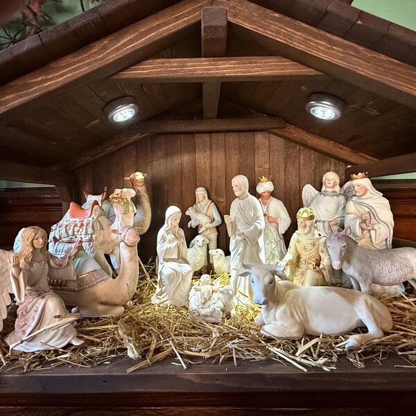 Ready to Ship,large Traditional Log Nativity Stable, 18 1/2"x 15"x 13 1 ...