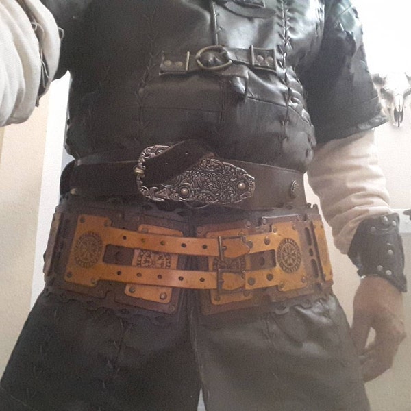 Broad Belt "vegvisir" Leather Viking Armor Belt for a Medieval Fantasy ...