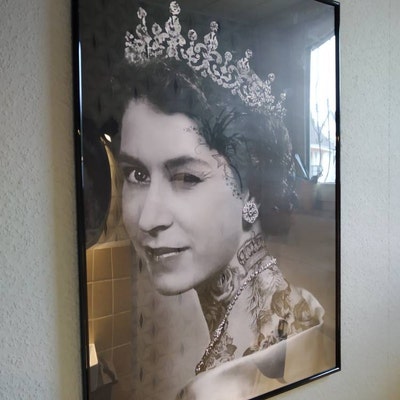 Punk Queen Queen Elizabeth Home Decor Wall Art Print Limited Edition ...