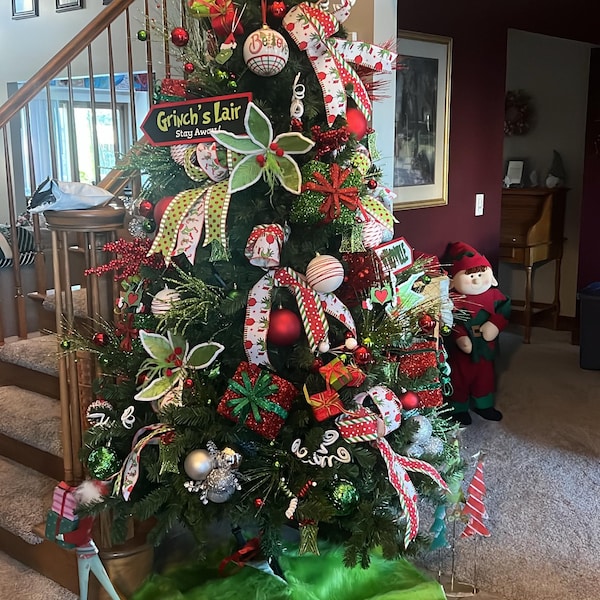 Grinch Directional Signs: Christmas Decor, Whoville, Mt. Crumpet ...