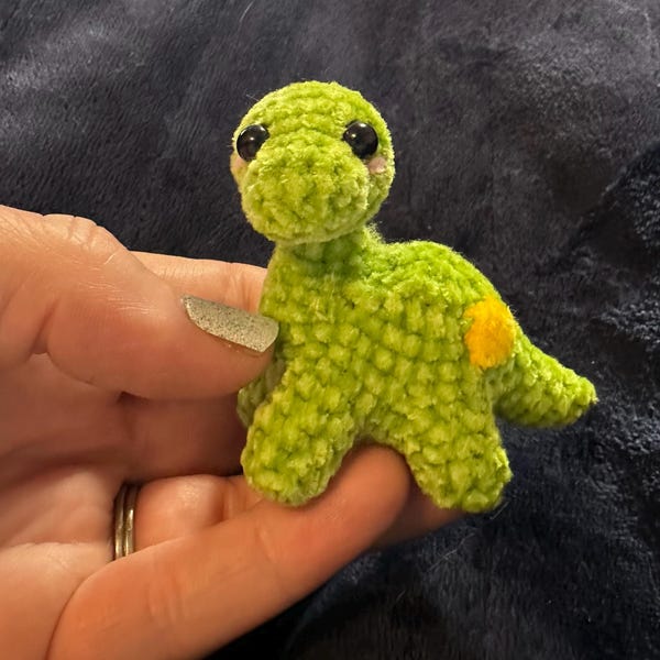 Mama & Mini Brontosaurus Crochet Pattern – Low Sew Dinosaur Amigurumi ...