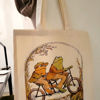 Comfort Colors®frog Carrying Flowers in Its Backpack Sweatshirt, Retro ...