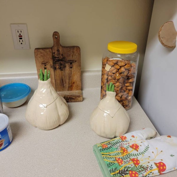 Ceramic Garlic Pot, Garlic Keeper, Pottery Garlic Holder, Cottage ...