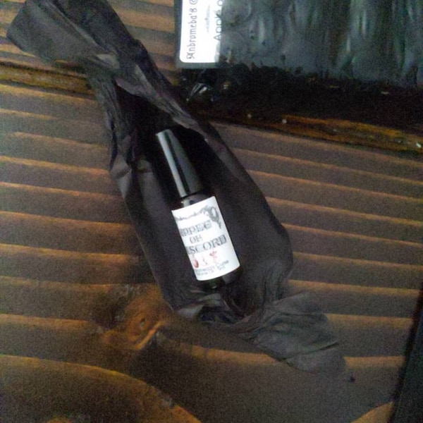 Apple of Discord - Apple, Sage, Amber - Rollerball Perfume Oil - Vegan ...