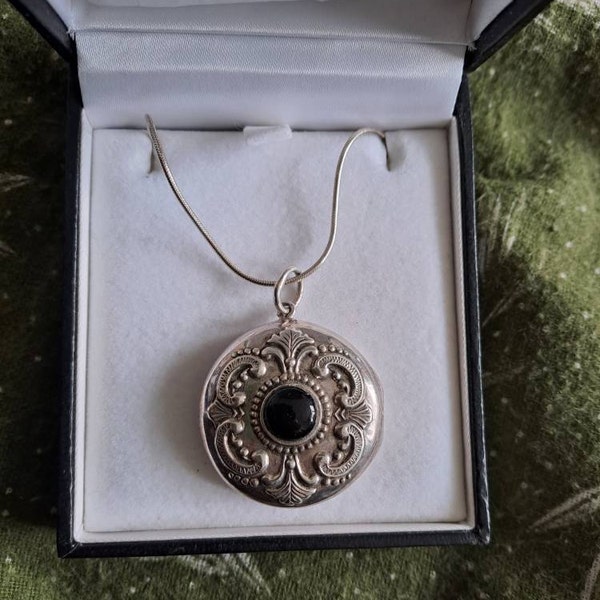 A Lovely Miracle Triangular Design Scottish/celtic Vintage Jewelry ...