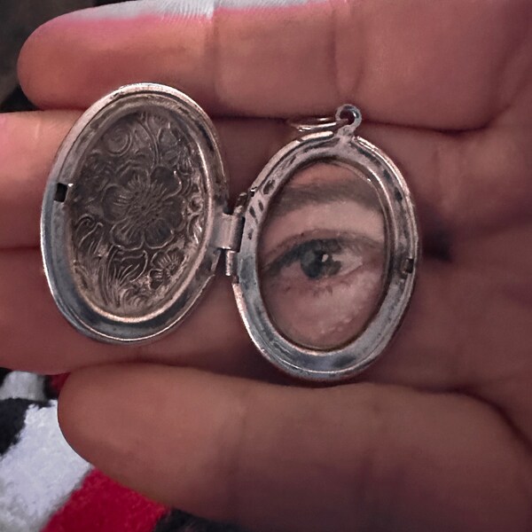 Custom Handpainted Lover's Eye Locket - Etsy Canada