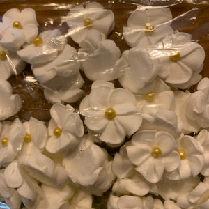 100 Royal Icing Violets 100 Approx. Size 1/2 - Etsy
