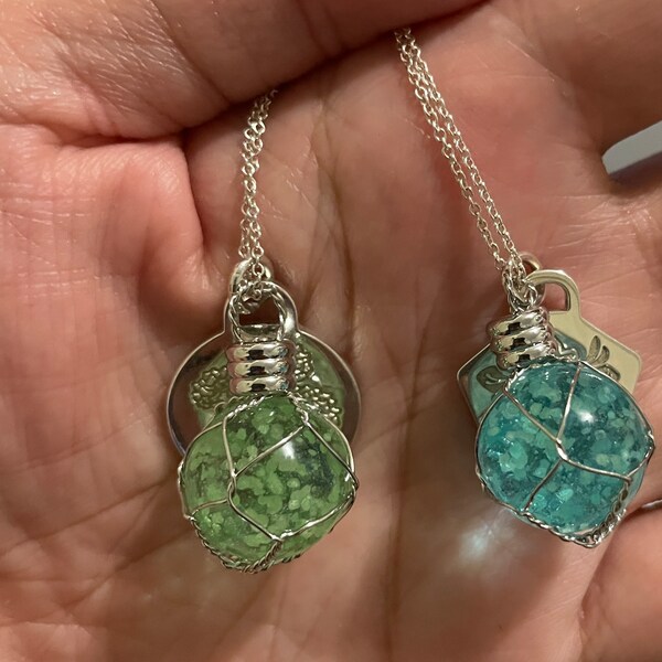 FFVII Glowing Holy Materia Necklace - Final Fantasy VII Inspired Glow ...