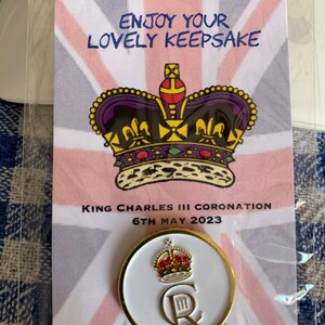Crown Pin Badge Gold Plated 3D Crown Pin Badge High Quality Royal ...