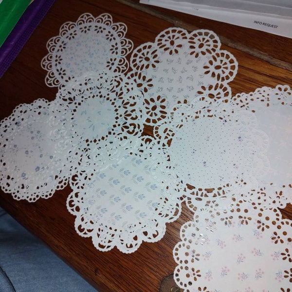 Round Paper Doilies With Floral Print in Light Blue and White Colors 10 ...