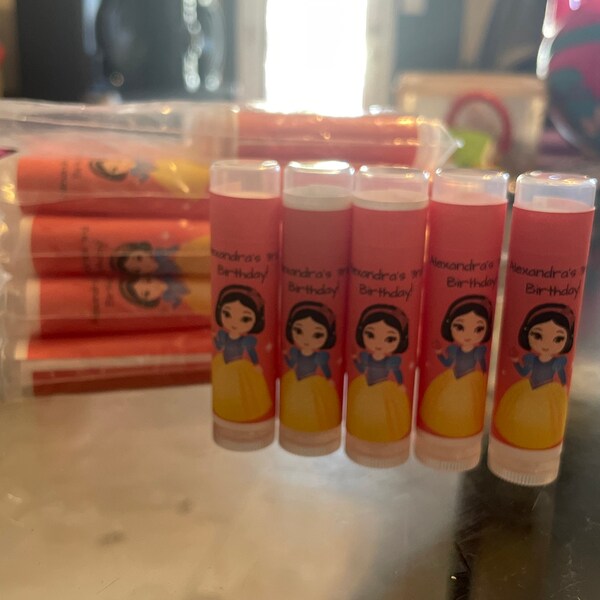 Lip Balm, Disney Descendants Birthday Party Favors, Carlos, Evie, Mal ...