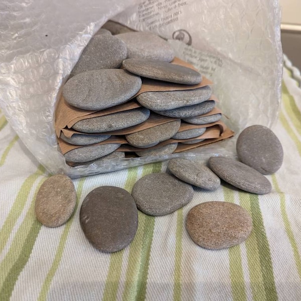 Small Tiny Sea Pebbles. Flat Sea Stones. Gray Beach Pebbles 0-30 Mm (0 ...