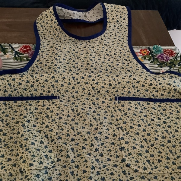 Old Fashioned Grandma Style Red and Green Calico Floral Apron in XL - Etsy