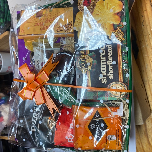 Irish Gift Hamper | Ireland Snack Gift | Gift Box From Ireland ...