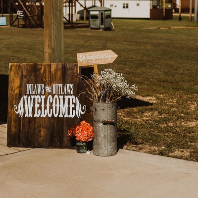 Inlaws and Outlaws Welcome Wall Decal Vinyl Decal Wall Quote Mv028et - Etsy