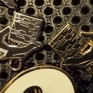 Nier Automata Pin Set: 2B and 9S Black Box Reaction Linked Hard Enamel ...