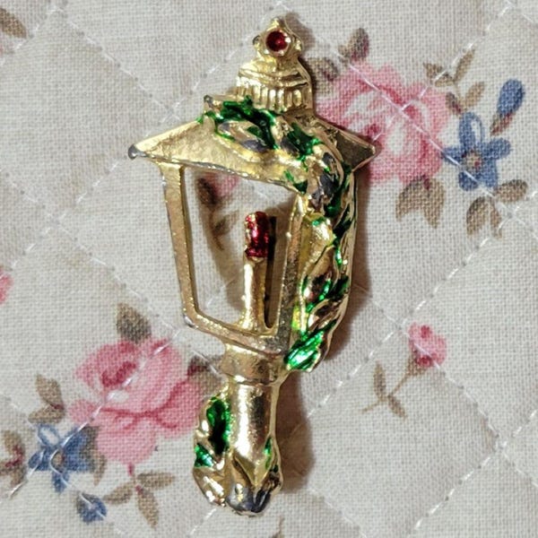 Vintage Pin Back Button Walt Disney's the Many Adventures of Winnie the ...