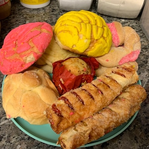Mexican Sweet Bread/ Pan Dulce/ Variety of Traditional Mexican Sweet ...
