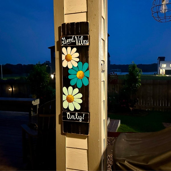 White Daisy Handpainted Shutter Sign, Decorative Porch Leaner ...