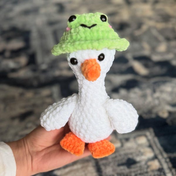 Silly Goose Crochet Pattern (low Sew Silly Goose, Amigurumi Goose ...