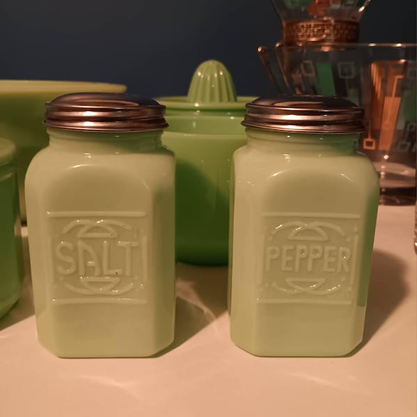 Jadeite Green Glass Salt & Pepper Shaker Set, LRG - Depression Style ...