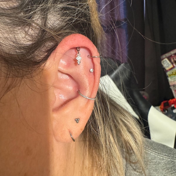 Dainty F136 Titanium 16G Lena Screw Flat Back Vertical Helix Piercing ...