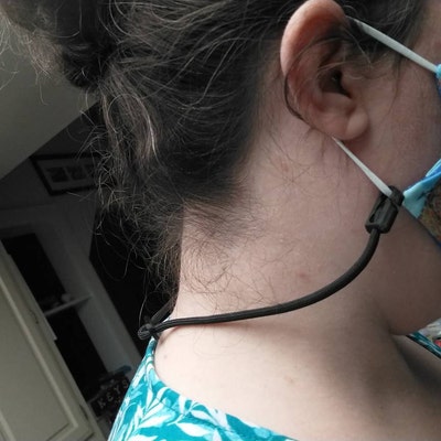 24 Cord W/ Hooks to Hang a Face Mask Around Your Neck. - Etsy