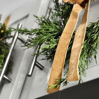 Neutral Christmas Mini Cabinet Wreaths With Ribbon, Mini Cedar Cabinet ...