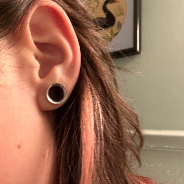 Stylish Ear Gauges/ Round Tunnels With Double Hanging Chains Circle ...