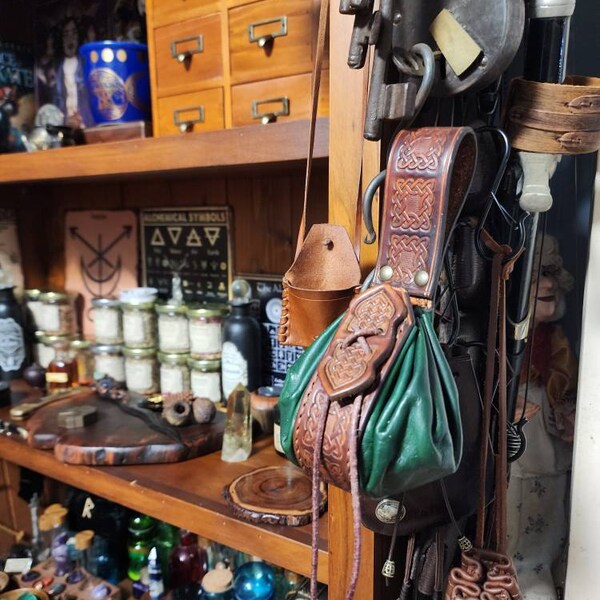 MJÖLNIR DRAGON Wooden Wall Mount for Hand and a Half Sword, LARP ...