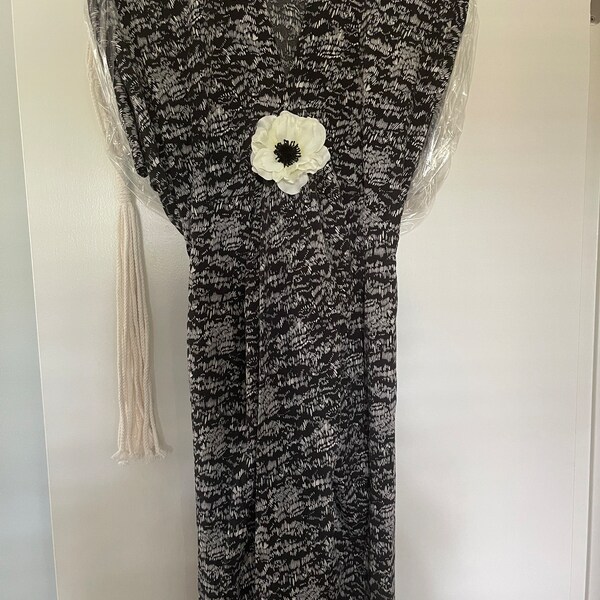 Magnetic Hold Flower Pin Small off White Silk Ribbon With Black Trim ...