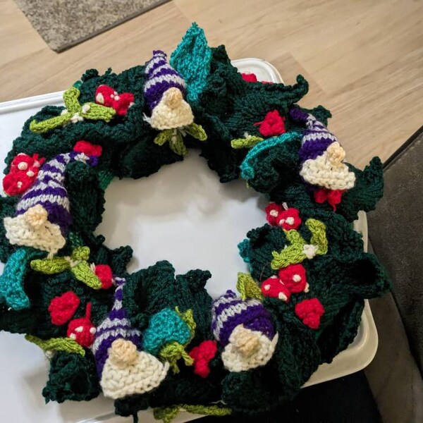 Pine Cone Christmas Wreath Knitting Pattern - Etsy UK