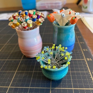 7 Pc Rainbow Colors Mini Thread Spool Decorative Sewing Pins ...