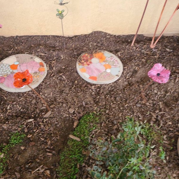 Glass Yard Art | Glass Flower | Garden Art | Blown Glass | Garden ...
