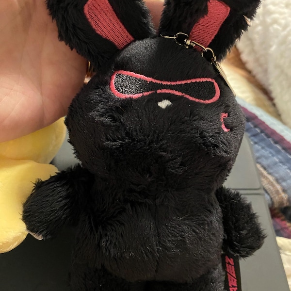 Yuqi Freak Red Rabbit Keychain Gidle - Etsy