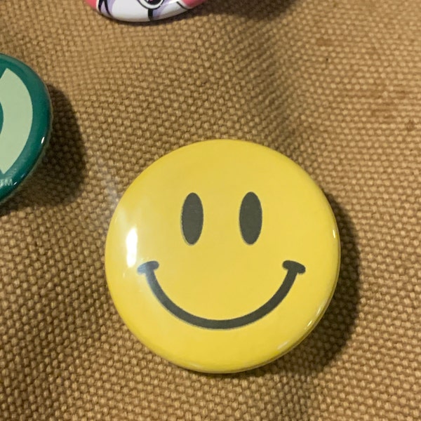 Yellow Happy Face Smiley Face Pin Badge Pinback Button ~ 1" Pin 1.5 ...