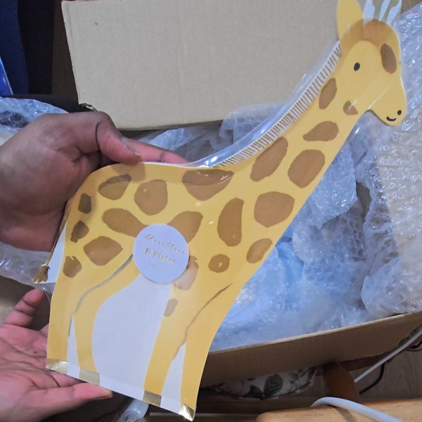 Lindt Raspberries & Cream Milk Chocolate, Lindt Chocolate Gifts, Lindt ...