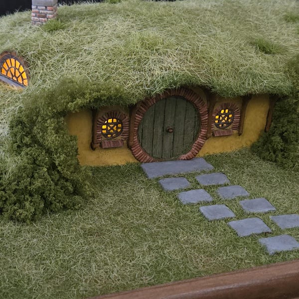 Hobbit Hole Diorama DIY Kit W/ Fairy Lights | Hobbiton, Gift, Geek ...