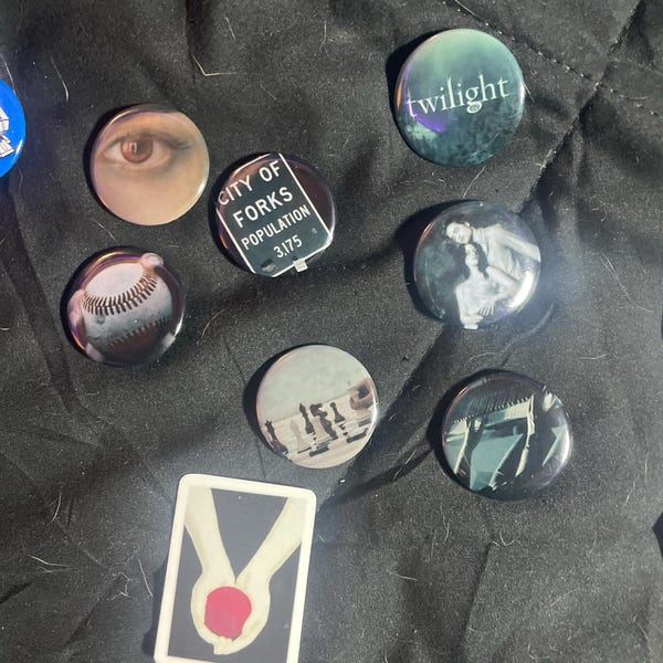 Coraline Button Pins, Coraline Themed Birthday Party, Coraline Party ...