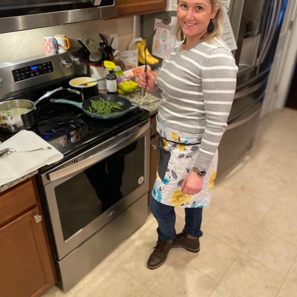 Farmhouse Style Pocket Apron Sewing Pattern, Half Apron Sewing Pattern ...