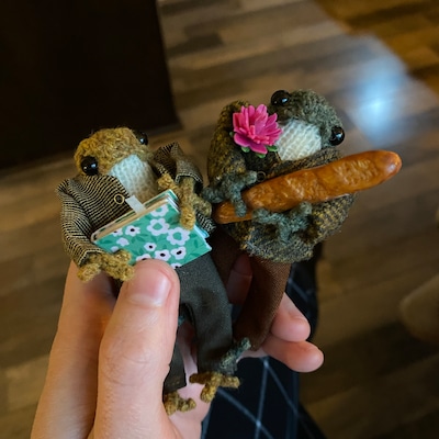 Knitted Frog and Toad 9cm. Made to Order - Etsy
