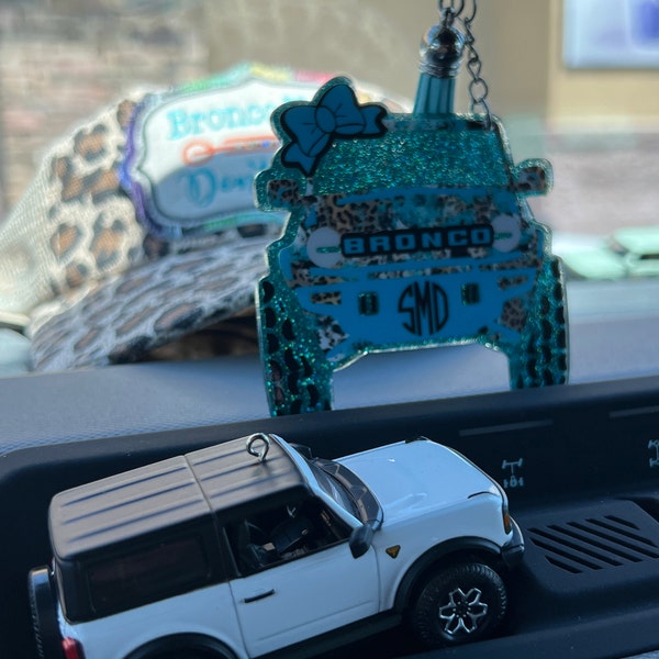 Customized Bronco Glitter Keychain. - Etsy