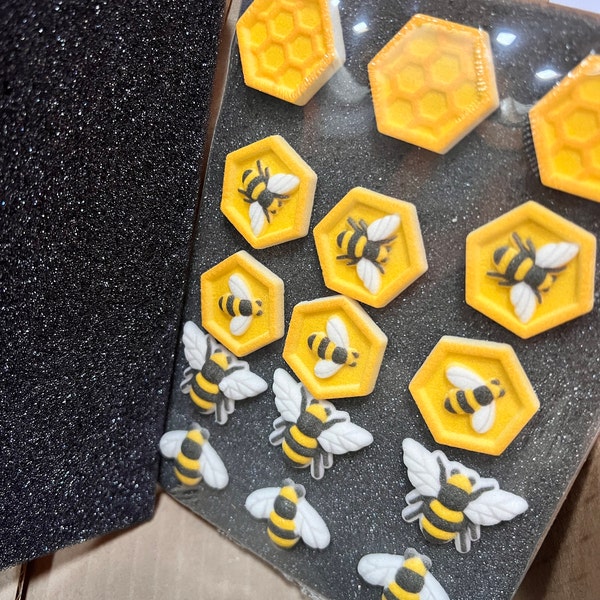 15 HONEY BEES EDIBLE Sugar Cupcake or Cake Toppers - Bee Decorations ...