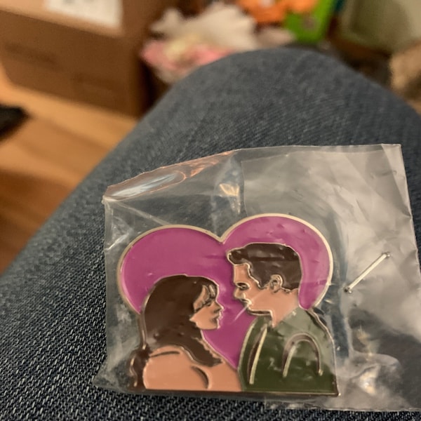 Friends Enamel Pin, F.r.i.e.n.d.s,friends Tv Show, Friends Pin, Central ...