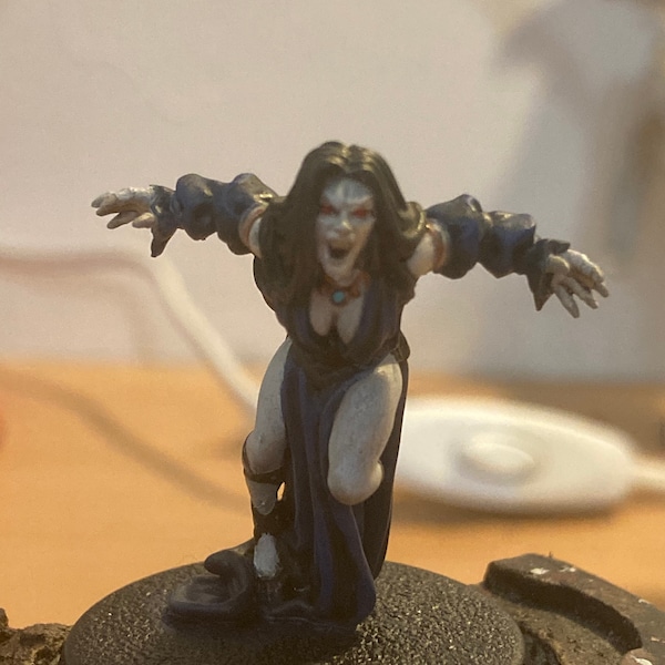QUEEN VAMPIRE D&D Resin Tabletop Miniature 28mm 32mm V31 - Etsy
